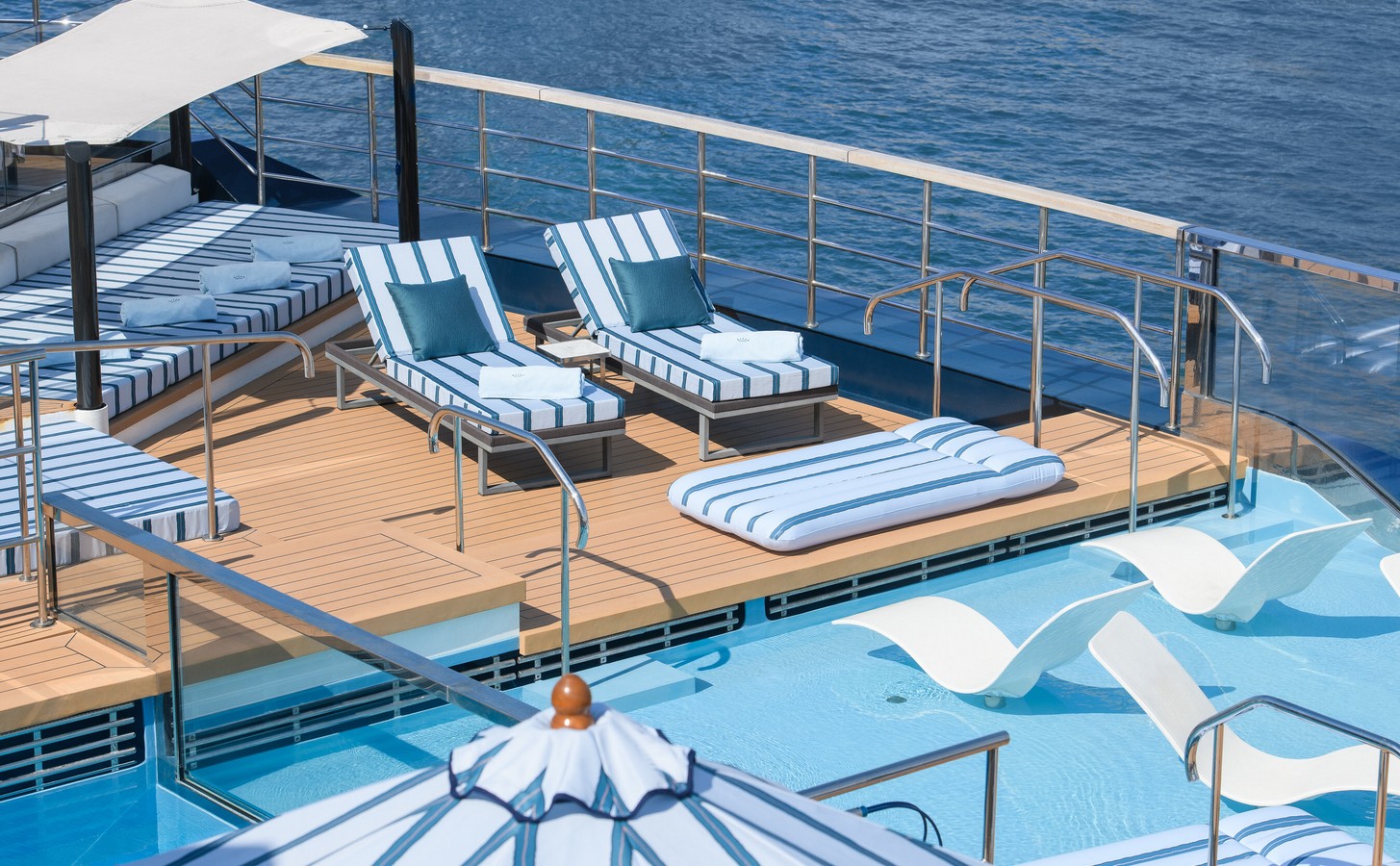 Ginori Terrace à bord d’Evrima : quand The Ritz-Carlton Yacht ...